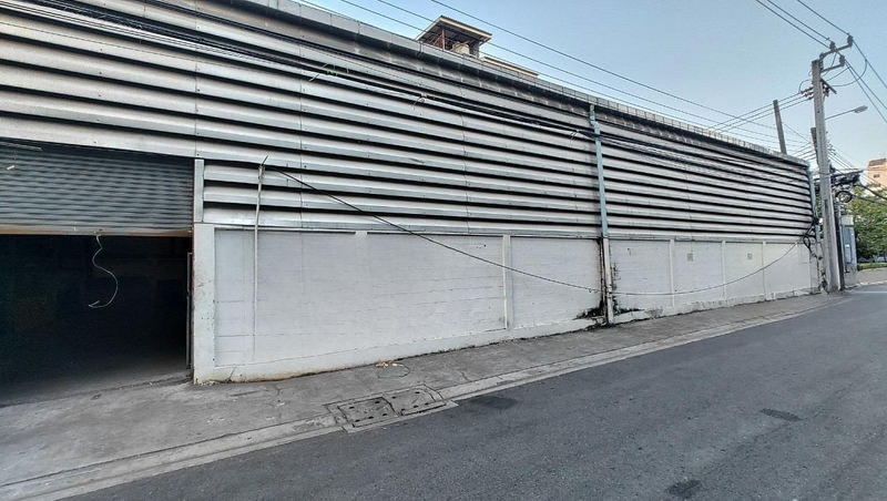 For Rent Bangkok Warehouse Ratchadaphisek MRT Sutthisan Huai Khwang ...